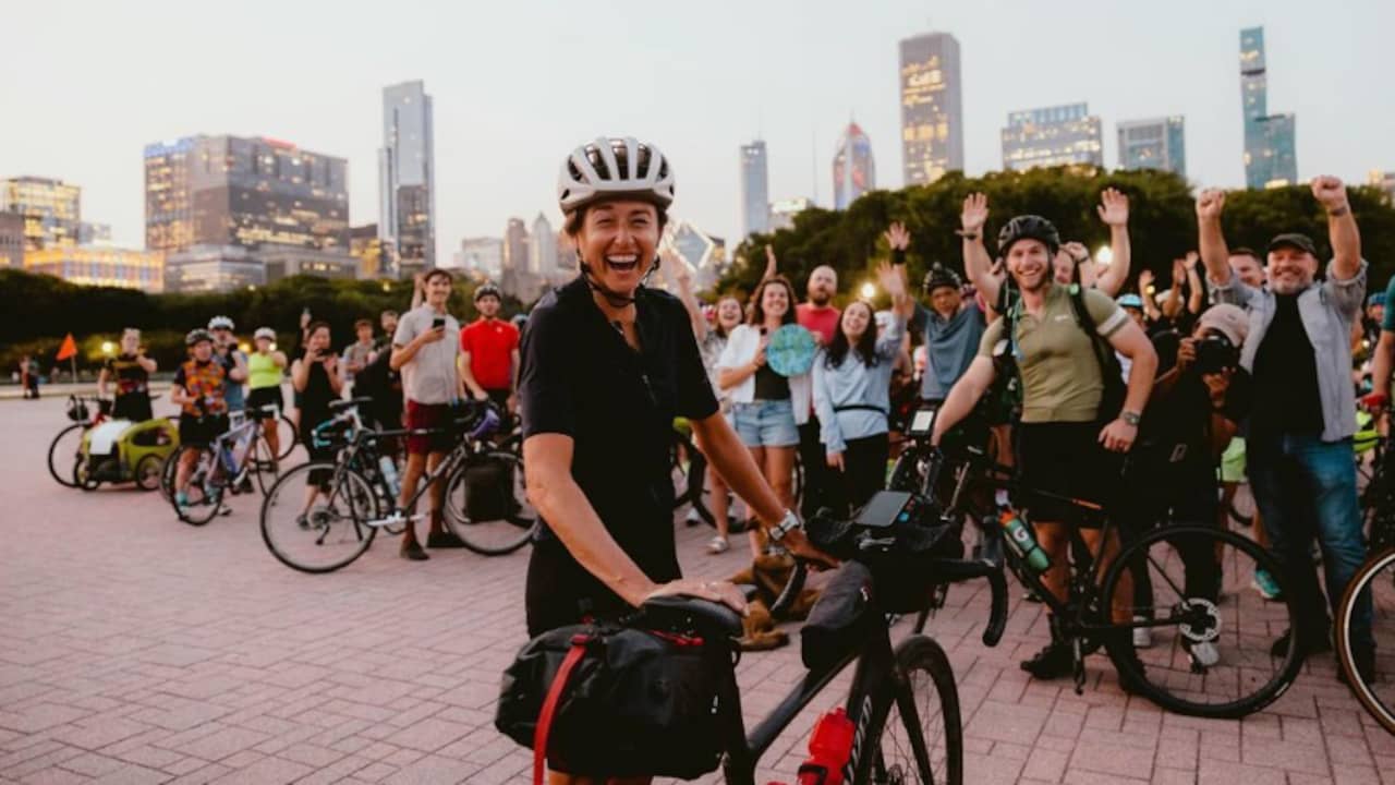 Amerikaanse vestigt wereldrecord door in 108 dagen de wereld rond te ...