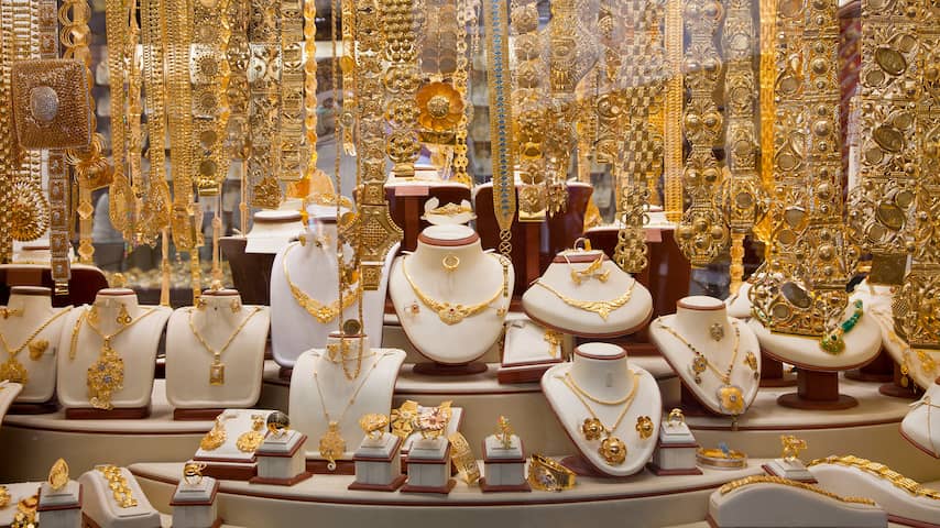 Steeds meer gouden sieraden in de verkoop door hoge goudprijs ...