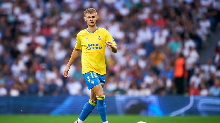 Schlemiel Sinkgraven helpt FC Barcelona in blessuretijd onbedoeld aan ...