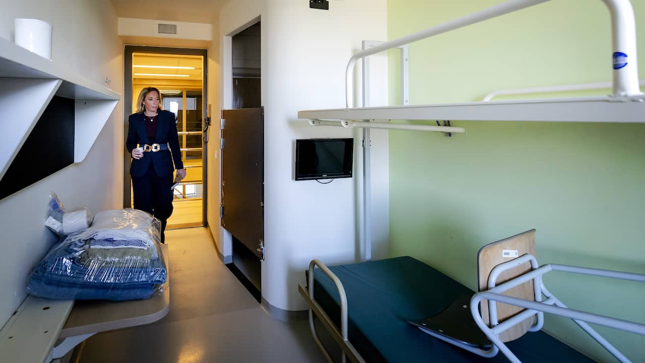 Meer gevangenen in een cel plaatsen kán niet: 'Spierballentaal ...