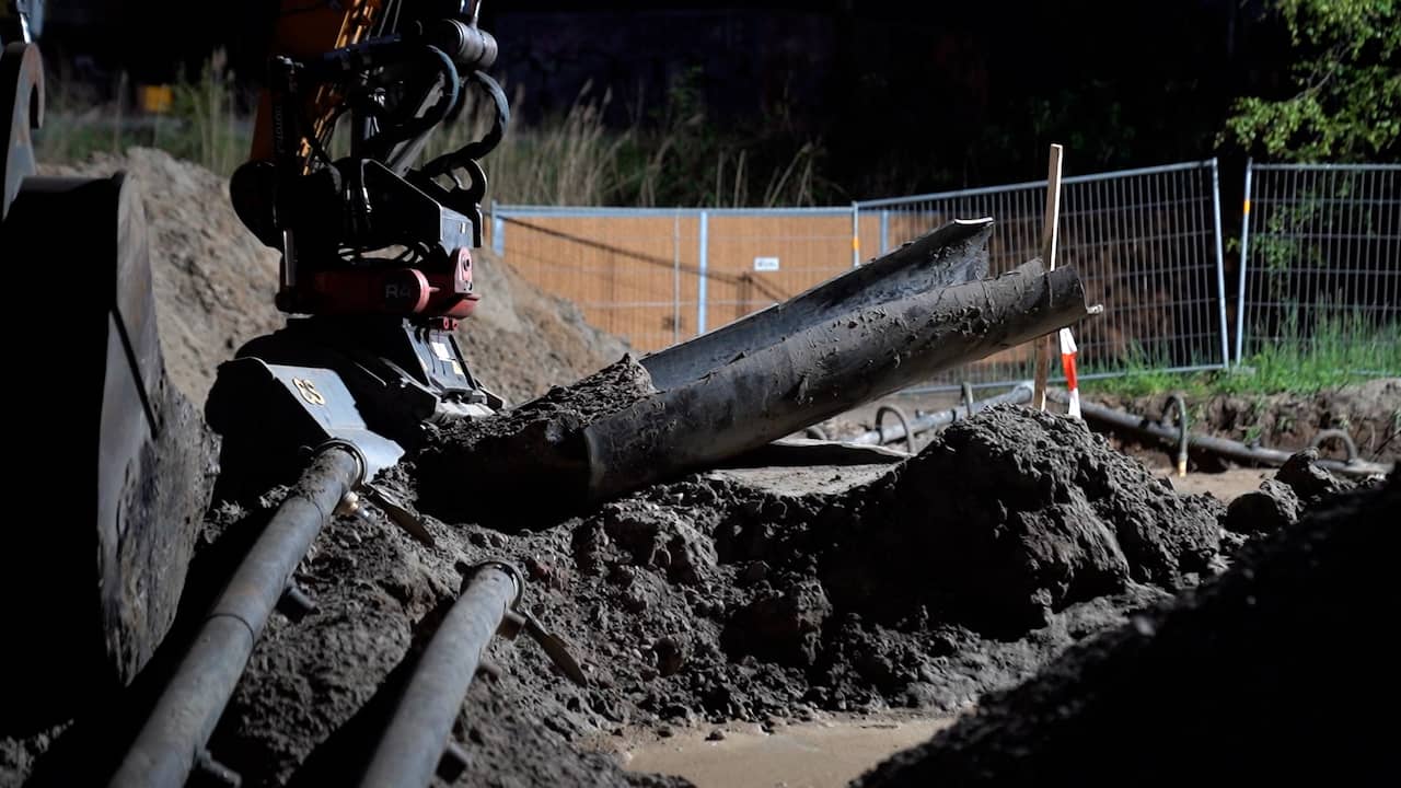 Rioolbuis vol beton: Deventenaren moeten waterverbruik beperken | NU.nl