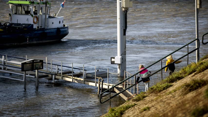 Waterstand van de Rijn bereikt piek bij Lobith, grote problemen blijven uit | Binnenland | NU.nl