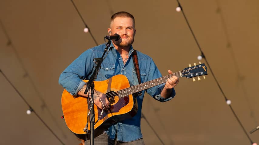 Countryzanger Zach Bryan drinkt geen alcohol meer en is in therapie ...