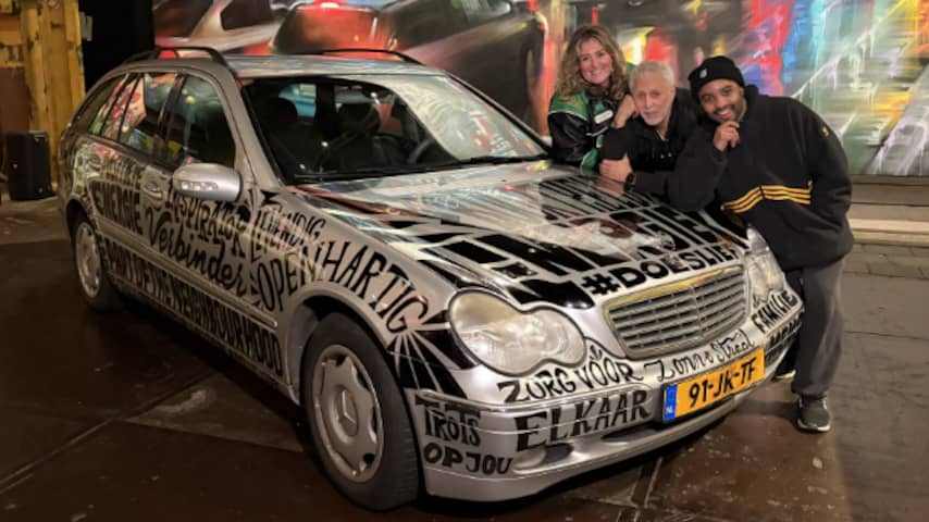 Amsterdammer krijgt auto van de buurt na racistische bekladding op ...