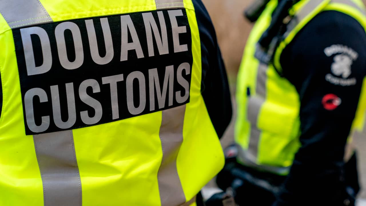 Douane vond vorig jaar bijna dubbel zoveel drugs in briefpost als jaar ...