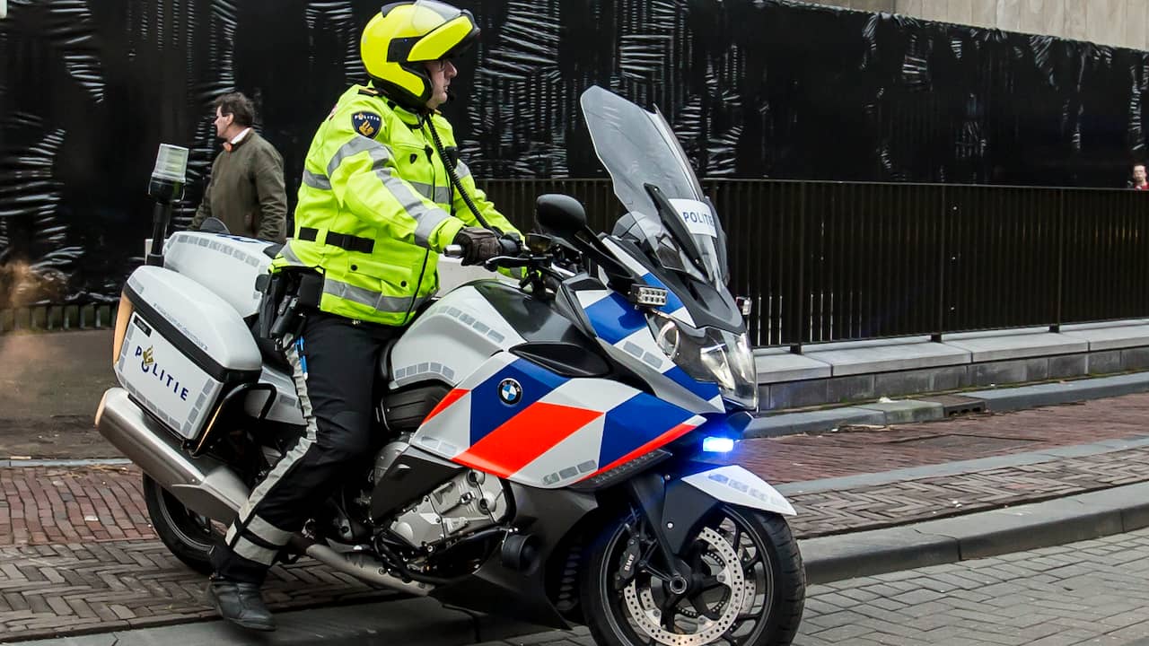 Politievlogger met de dood bedreigd na Zembla-uitzending over ...