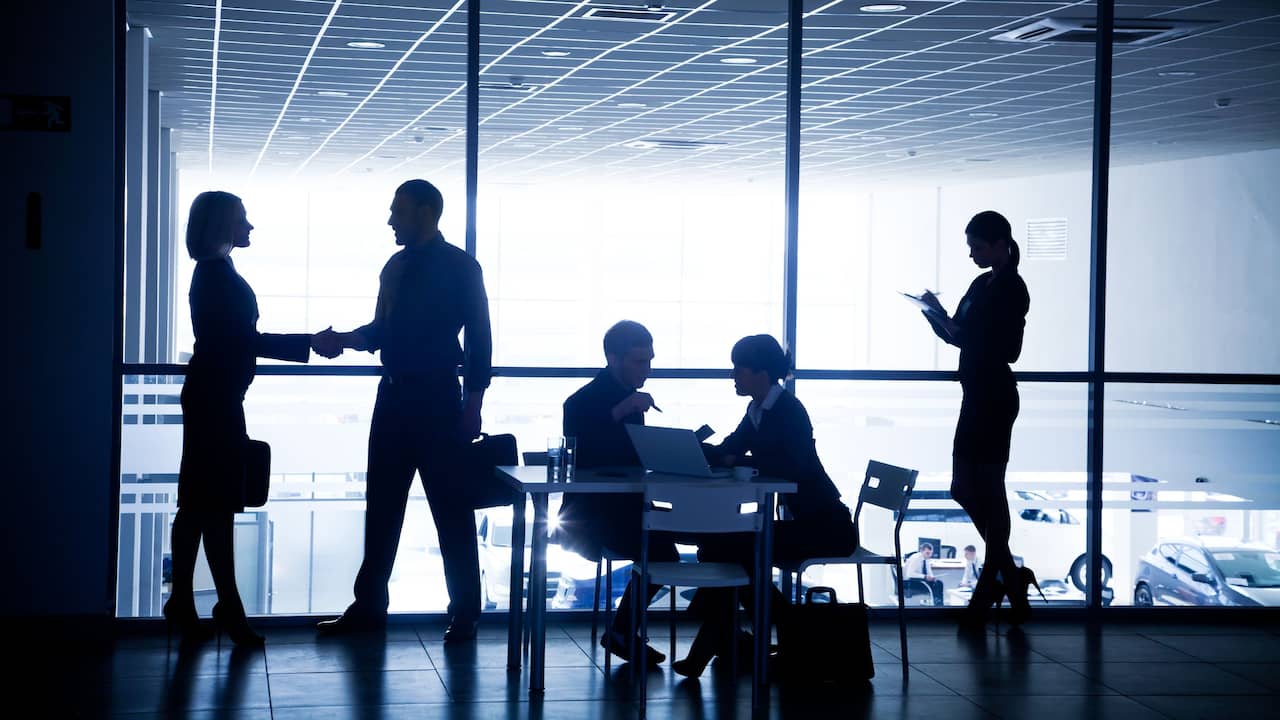 Bedrijven beloven extra inspanning voor vrouwen aan de top | Werk | NU.nl