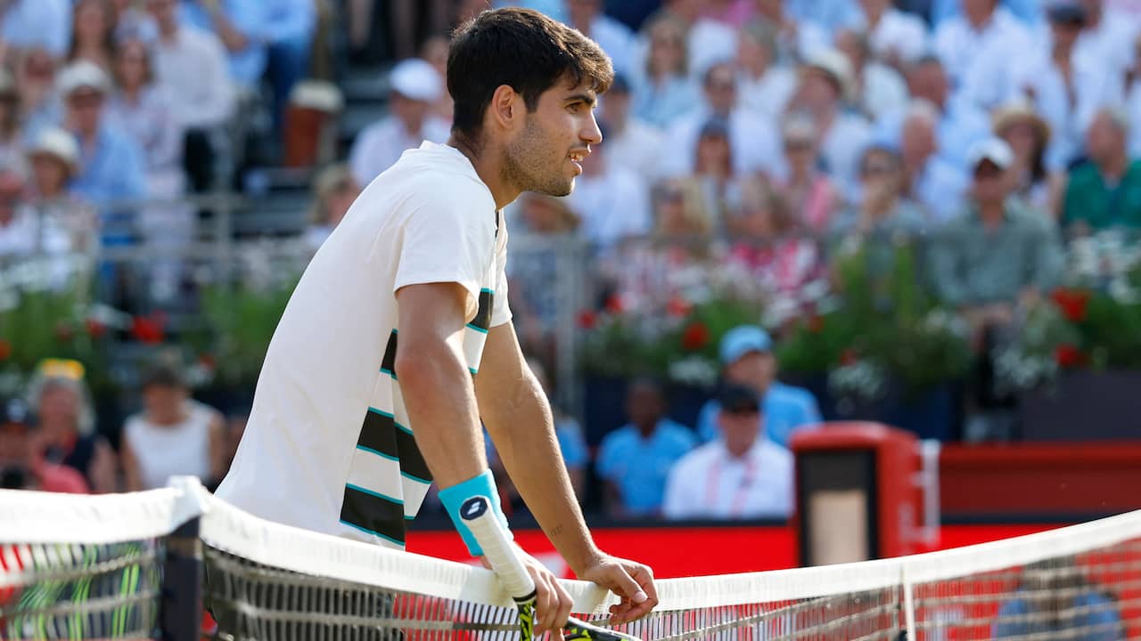 Alcaraz doorstaat test op Queen's, Gauff verliest eerste partij na ...