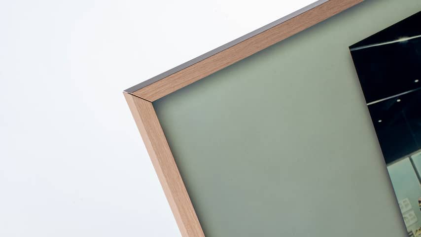 Samsung The Frame Pro is een luxe schilderij-tv met nadelen | Tweakers ...