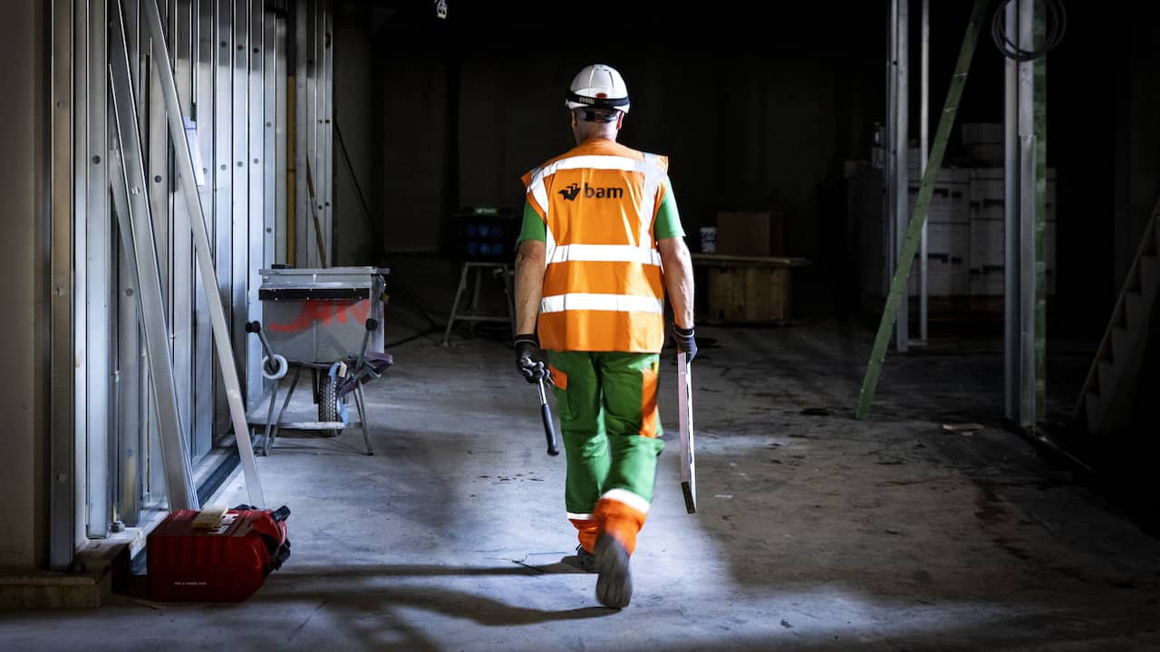 FIOD en OM doen inval bij bouwbedrijf BAM | Economie | NU.nl