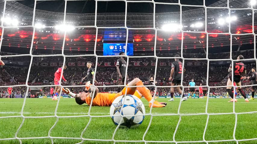 PSG wint CL-duel met negen goals en twee rode kaarten, Dumfries scoort ...