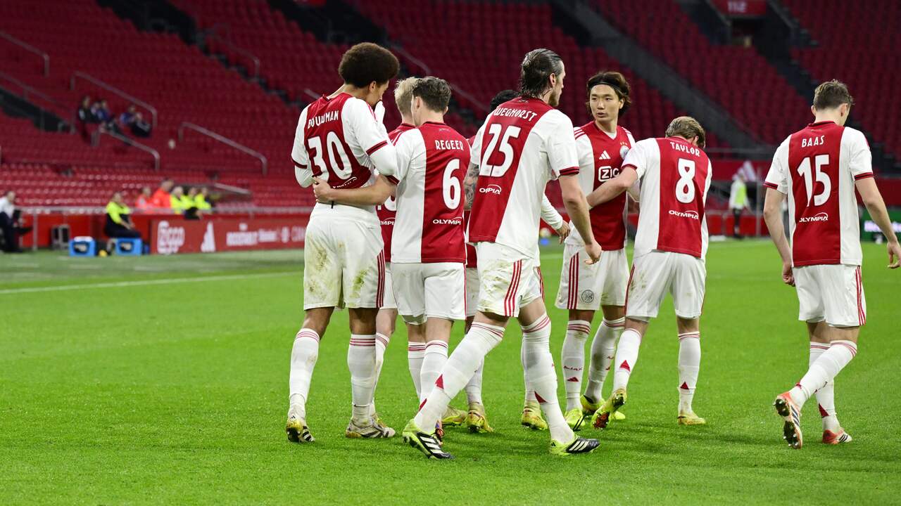 Vuurwerk had impact op spelers Ajax: 'Er viel een bom naast Jaros ...