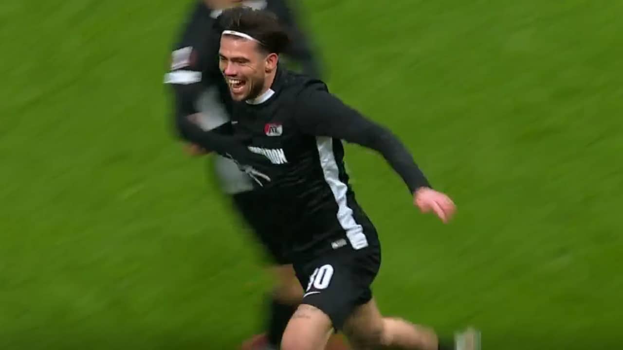 AZ-speler Kasius pegelt van afstand raak tegen Galatasaray | NU.nl